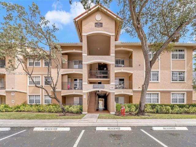 Luxury apartment complex for rent in Pembroke Pines, United States