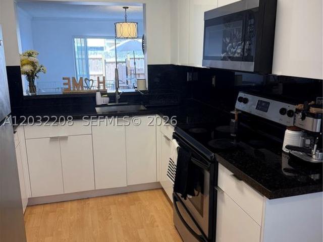 Luxury apartment complex for rent in Pembroke Pines, United States