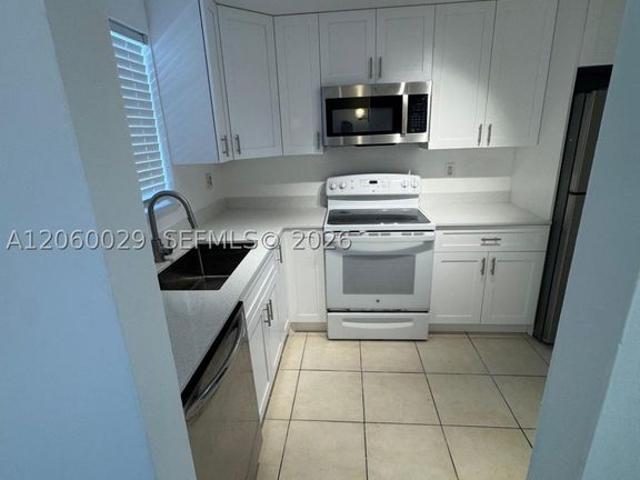 Luxury apartment complex for rent in Pembroke Pines, United States