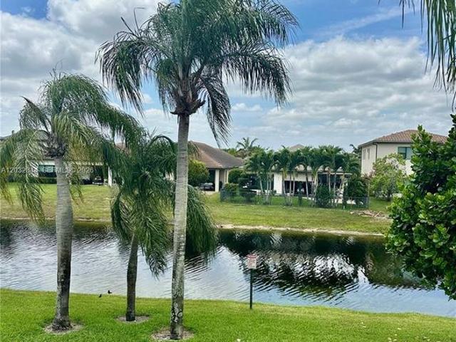 Luxury apartment complex for rent in Pembroke Pines, United States