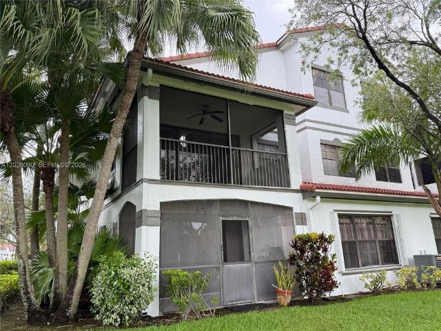 Luxury apartment complex for rent in Pembroke Pines, United States