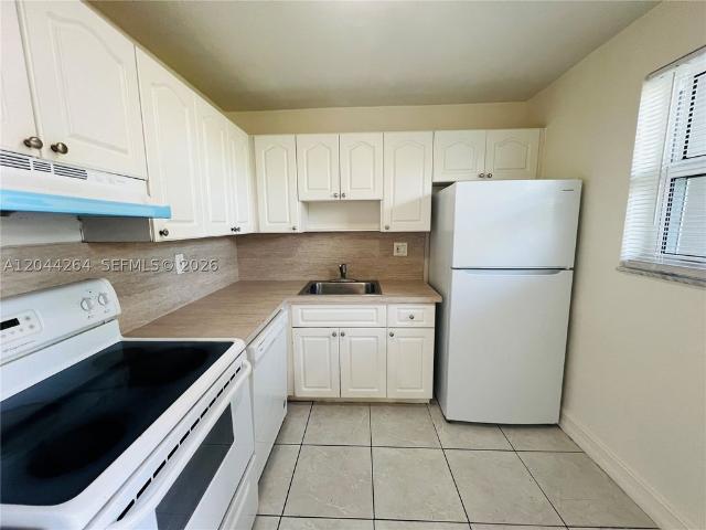 Luxury apartment complex for rent in Pembroke Pines, United States