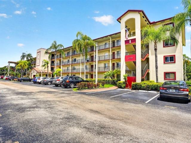 Luxury apartment complex for rent in Pembroke Pines, United States