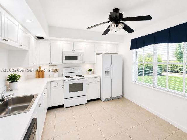 Luxury apartment complex for rent in Pembroke Pines, United States