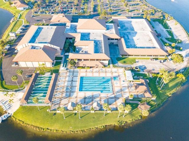 Luxury apartment complex for rent in Pembroke Pines, United States