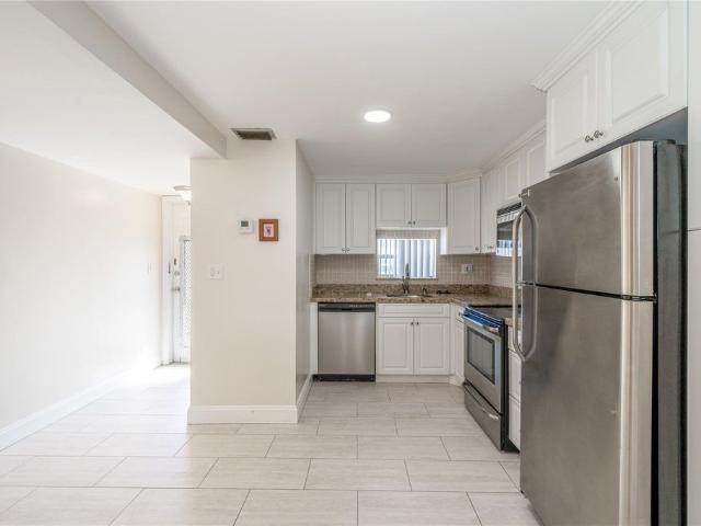Luxury apartment complex for rent in Pembroke Pines, United States