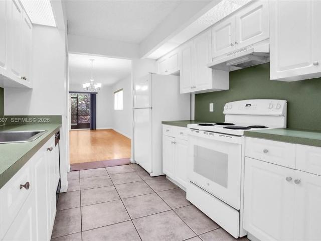 Luxury apartment complex for rent in Pembroke Pines, United States