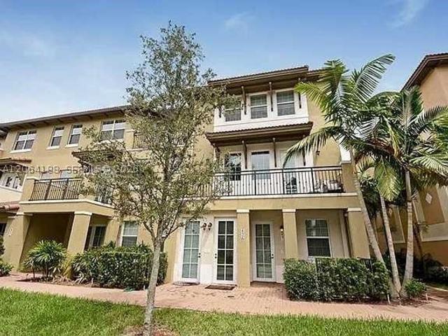 Luxury apartment complex for rent in Pembroke Pines, United States