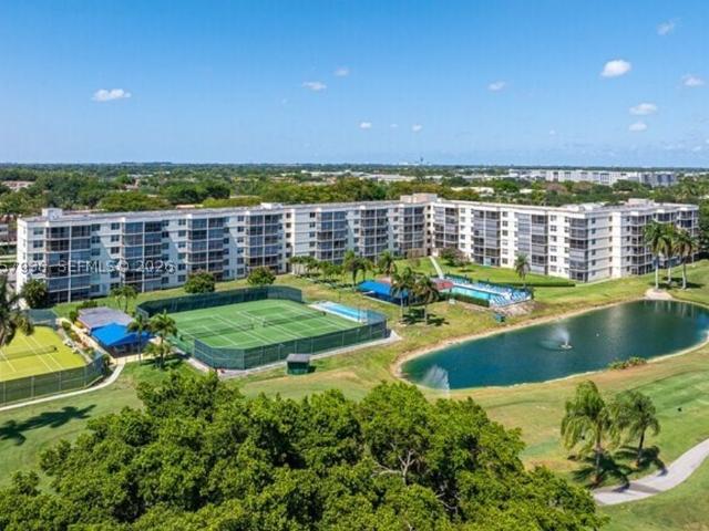 Luxury apartment complex for rent in Pembroke Pines, United States