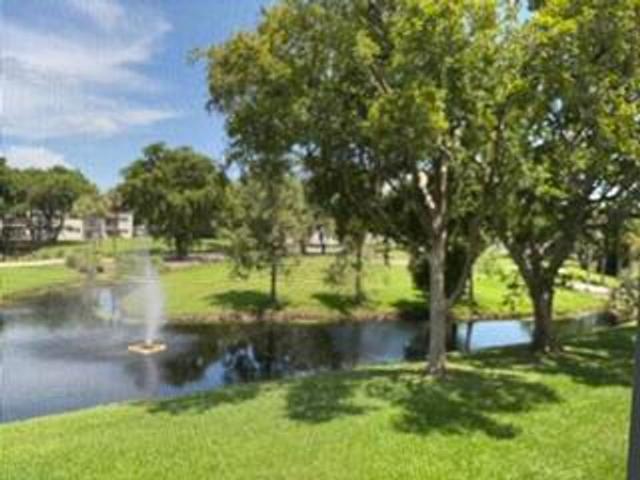 Luxury apartment complex for rent in Pembroke Pines, United States