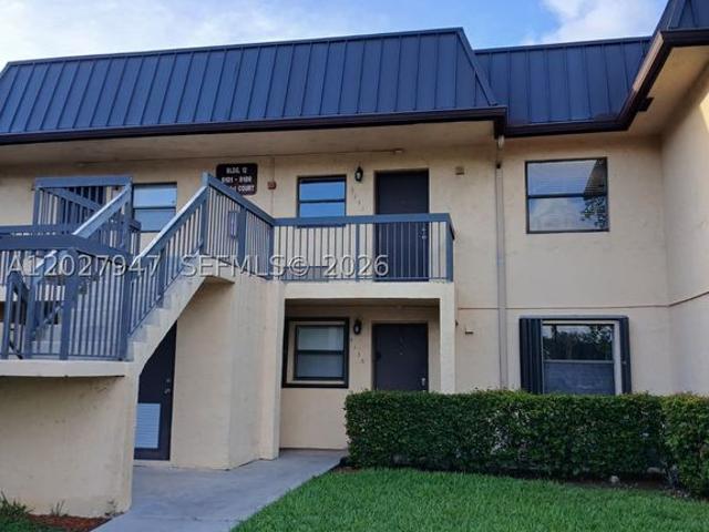 Luxury apartment complex for rent in Pembroke Pines, United States