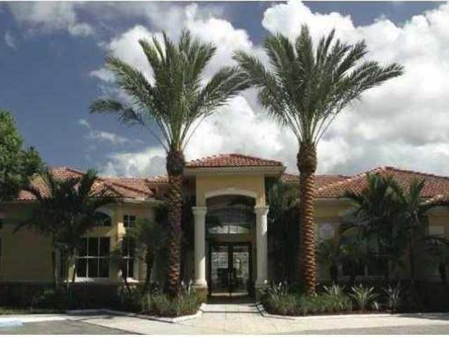 Luxury apartment complex for rent in Pembroke Pines, United States