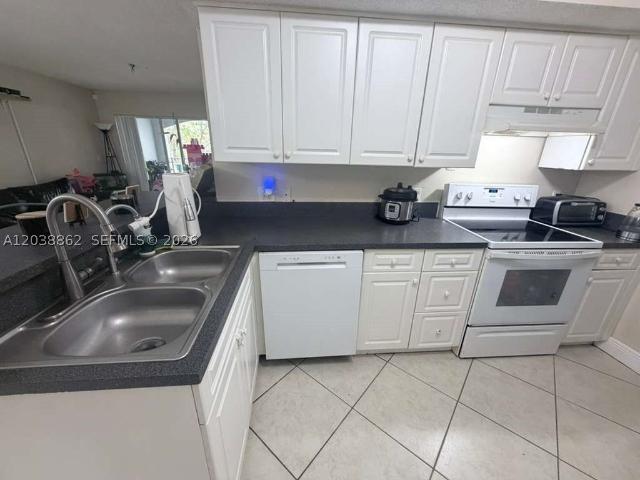 Luxury apartment complex for rent in Pembroke Pines, United States