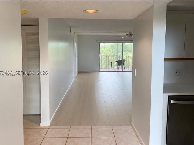Luxury apartment complex for rent in Pembroke Pines, United States