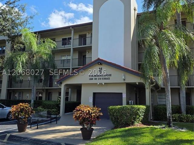 Luxury apartment complex for rent in Pembroke Pines, United States