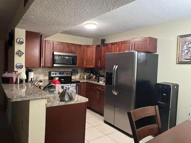 Luxury apartment complex for rent in Pembroke Pines, United States