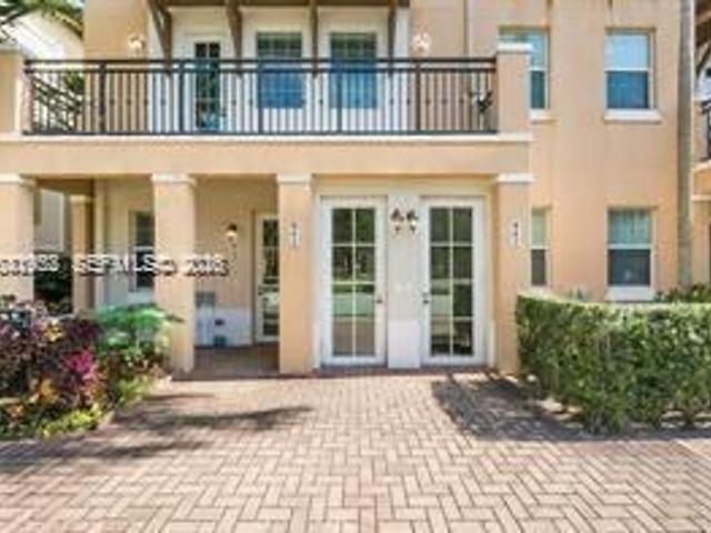 Luxury apartment complex for rent in Pembroke Pines, United States