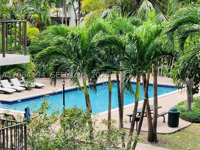 Luxury apartment complex for rent in Pinecrest, Florida