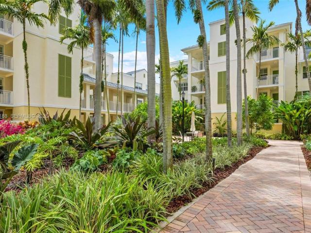 Luxury apartment complex for rent in Pinecrest, Florida
