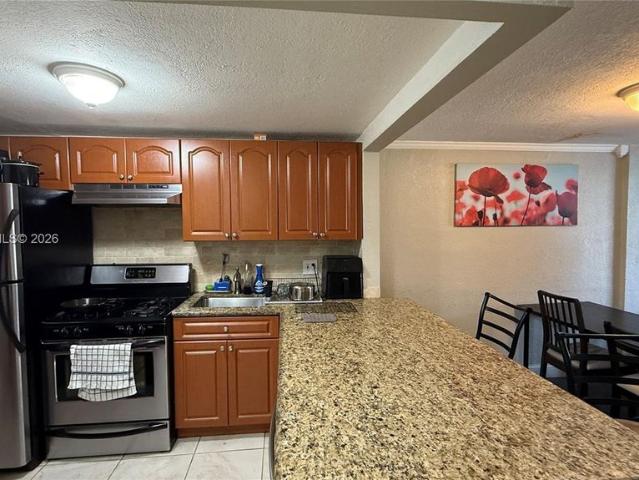 Luxury apartment complex for rent in Pinecrest, Florida