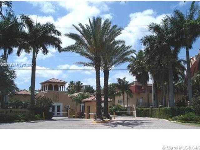 Luxury apartment complex for rent in Pinecrest, United States