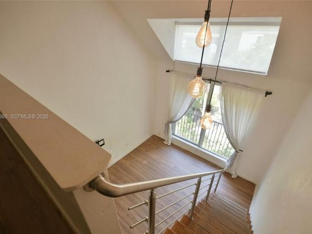Luxury apartment complex for rent in Pinecrest, United States