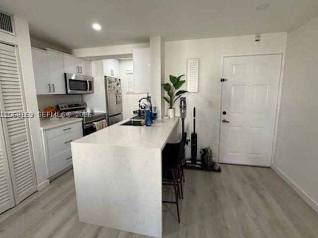 Luxury apartment complex for rent in Pinecrest, United States