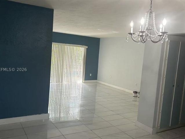 Luxury apartment complex for rent in Pinecrest, United States