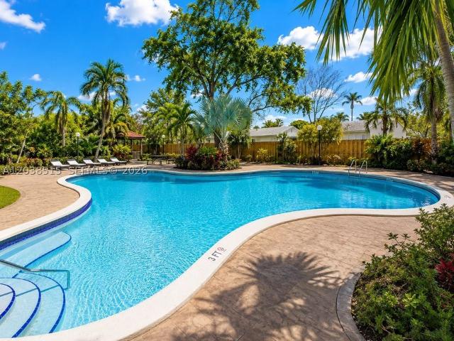 Luxury apartment complex for rent in Pinecrest, United States