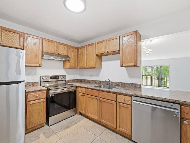 Luxury apartment complex for rent in Plantation, United States
