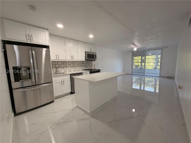 Luxury apartment complex for rent in Plantation, United States