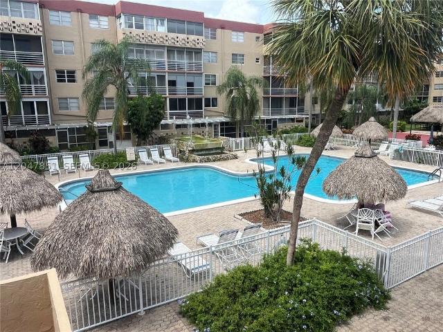 Luxury apartment complex for rent in Plantation, United States