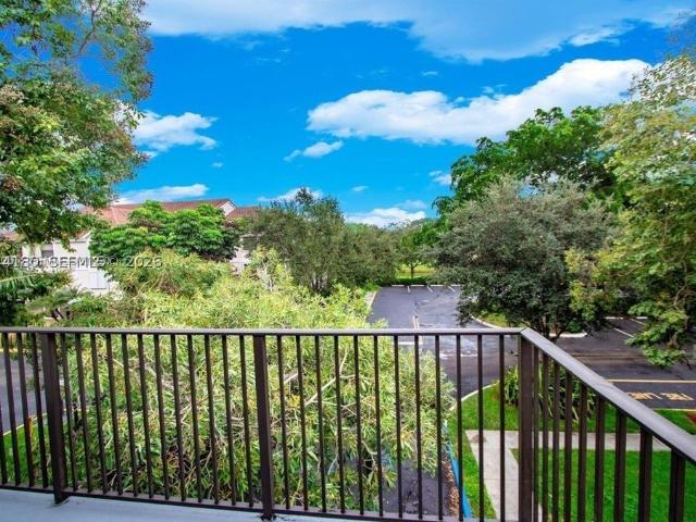 Luxury apartment complex for rent in Plantation, Florida
