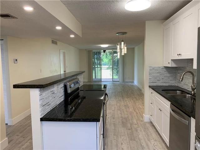 Luxury apartment complex for rent in Plantation, Florida