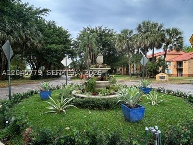 Luxury apartment complex for rent in Plantation, Florida