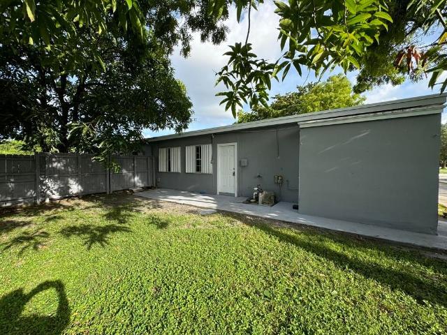 Luxury apartment complex for rent in Plantation, Florida