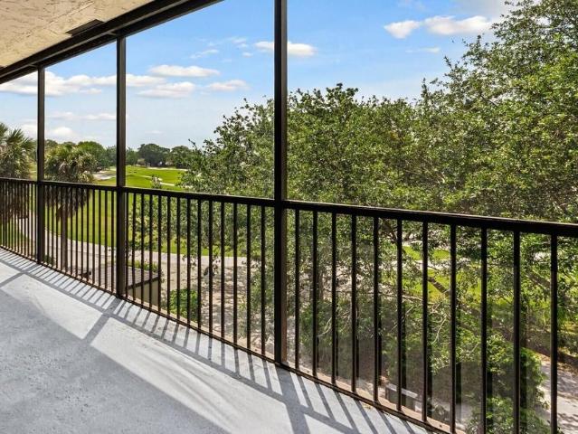 Luxury apartment complex for rent in Plantation, Florida