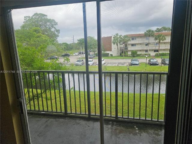 Luxury apartment complex for rent in Plantation, Florida