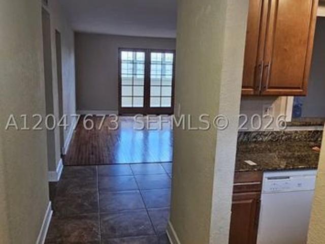 Luxury apartment complex for rent in Plantation, Florida