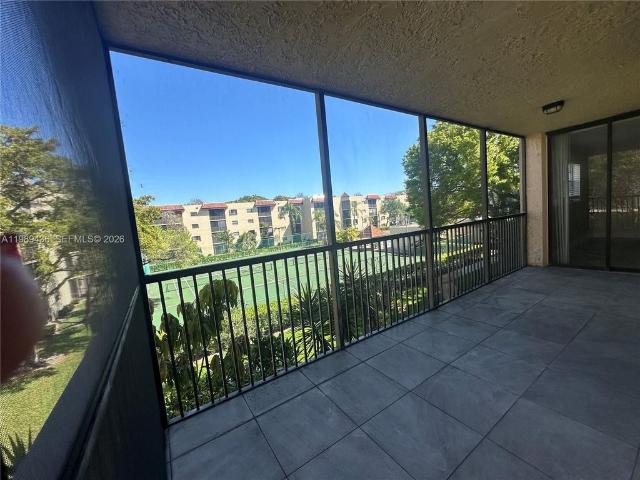 Luxury apartment complex for rent in Plantation, Florida