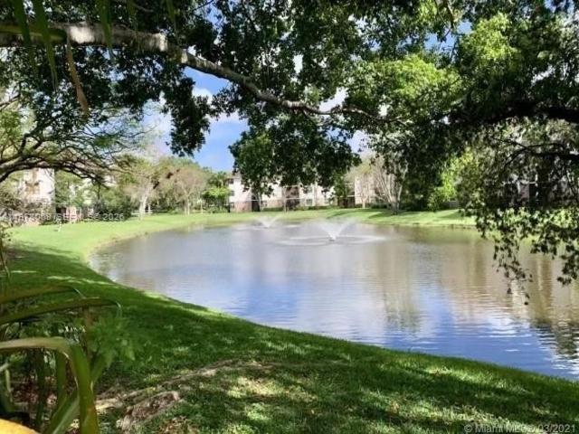 Luxury apartment complex for rent in Plantation, Florida
