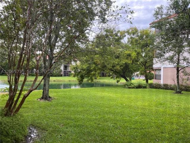 Luxury apartment complex for rent in Plantation, Florida