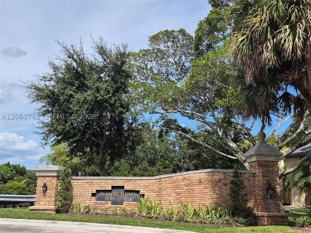 Luxury apartment complex for rent in Plantation, Florida