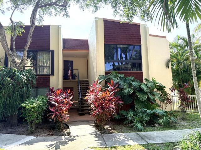 Luxury apartment complex for rent in Plantation, Florida