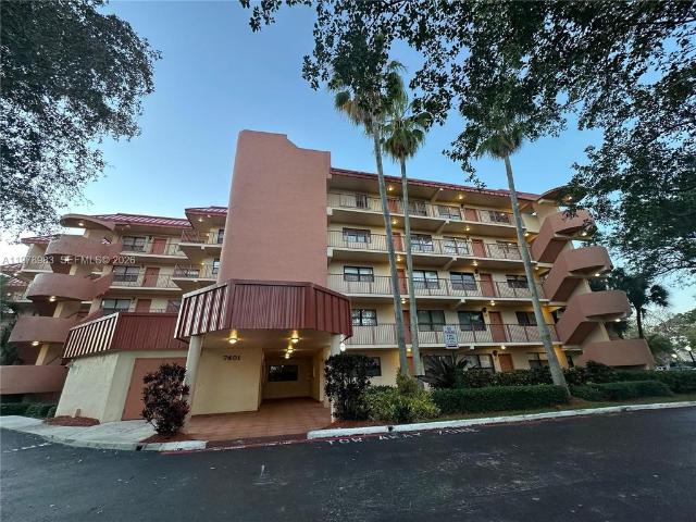 Luxury apartment complex for rent in Plantation, Florida