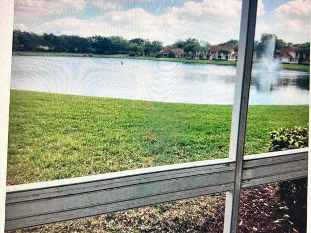 Luxury apartment complex for rent in Plantation, Florida