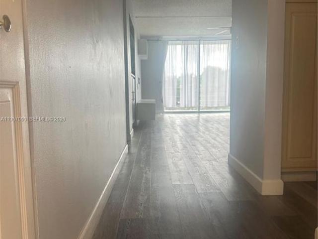 Luxury apartment complex for rent in Plantation, Florida