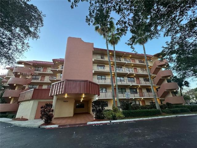 Luxury apartment complex for rent in Plantation, Florida