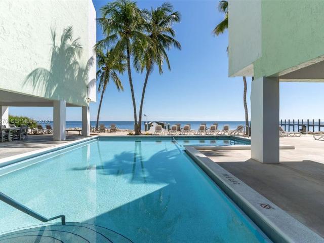 Luxury apartment complex for rent in Plantation Key, Florida