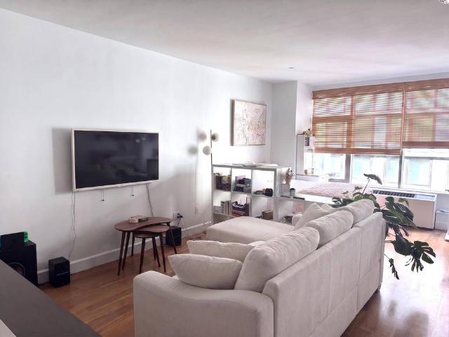 Luxury apartment complex for rent in Queens, New York